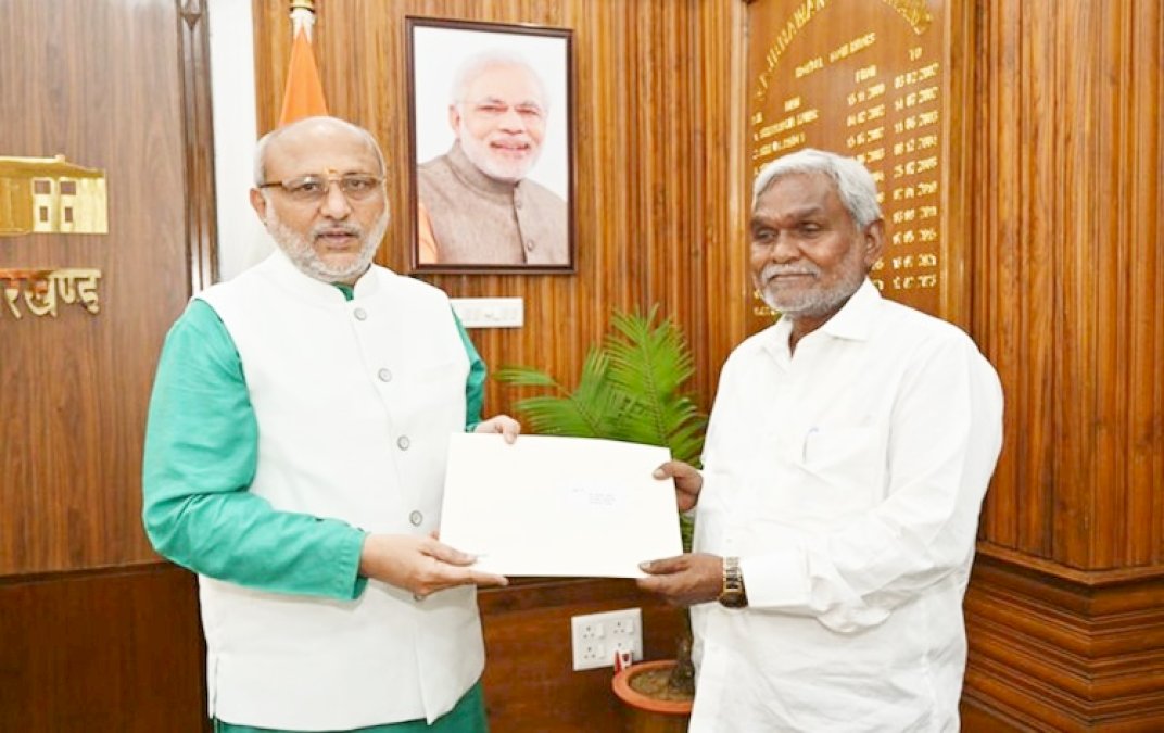 Jharkhand CM Champai Soren Resigns From His Post; JMM President Hemant ... Jharkhand CM Champai Soren Resigns From His Post; JMM President Hemant ...